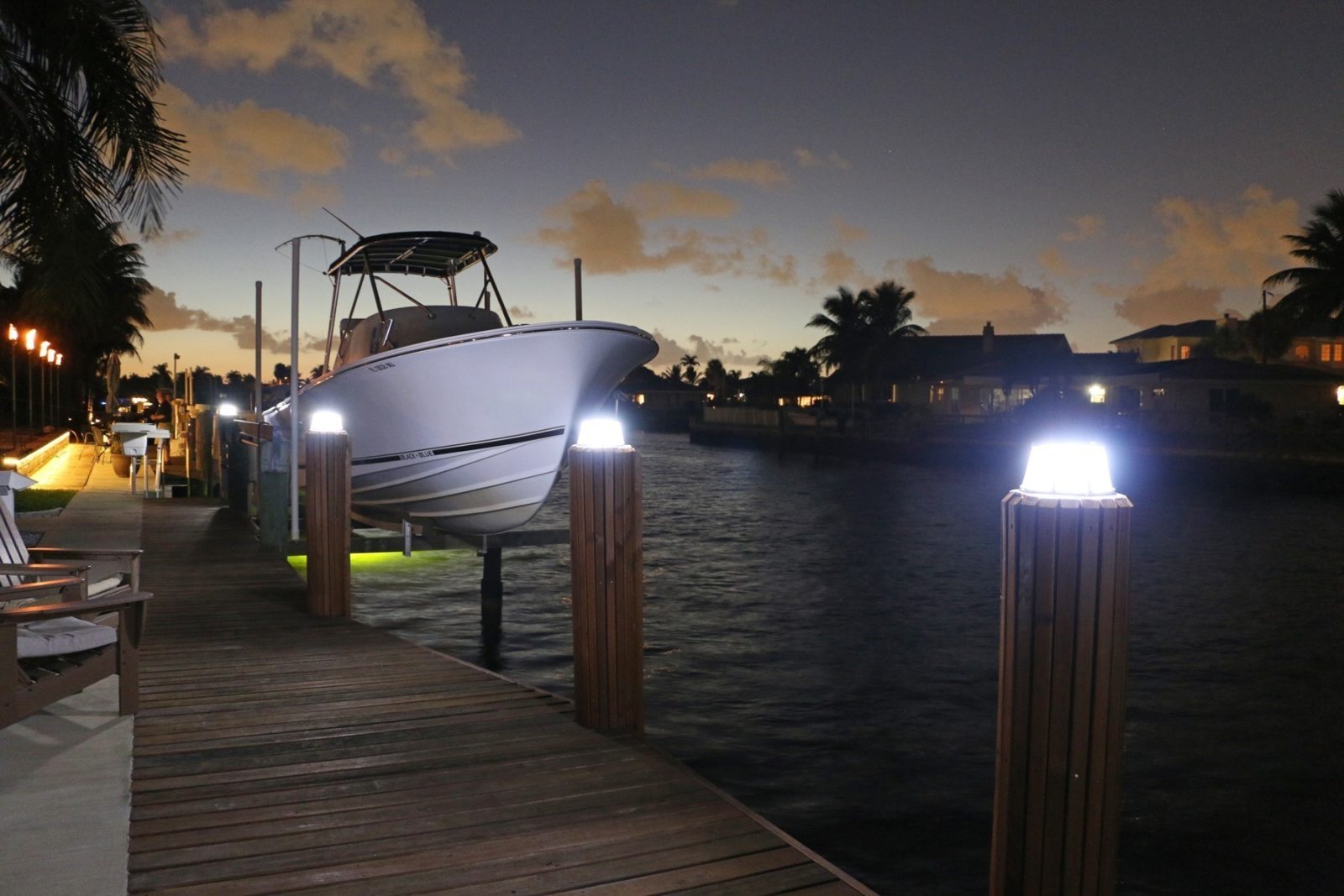 Solar Piling Light – 3 Color LED Switchable – Midwest Marine Supplies
